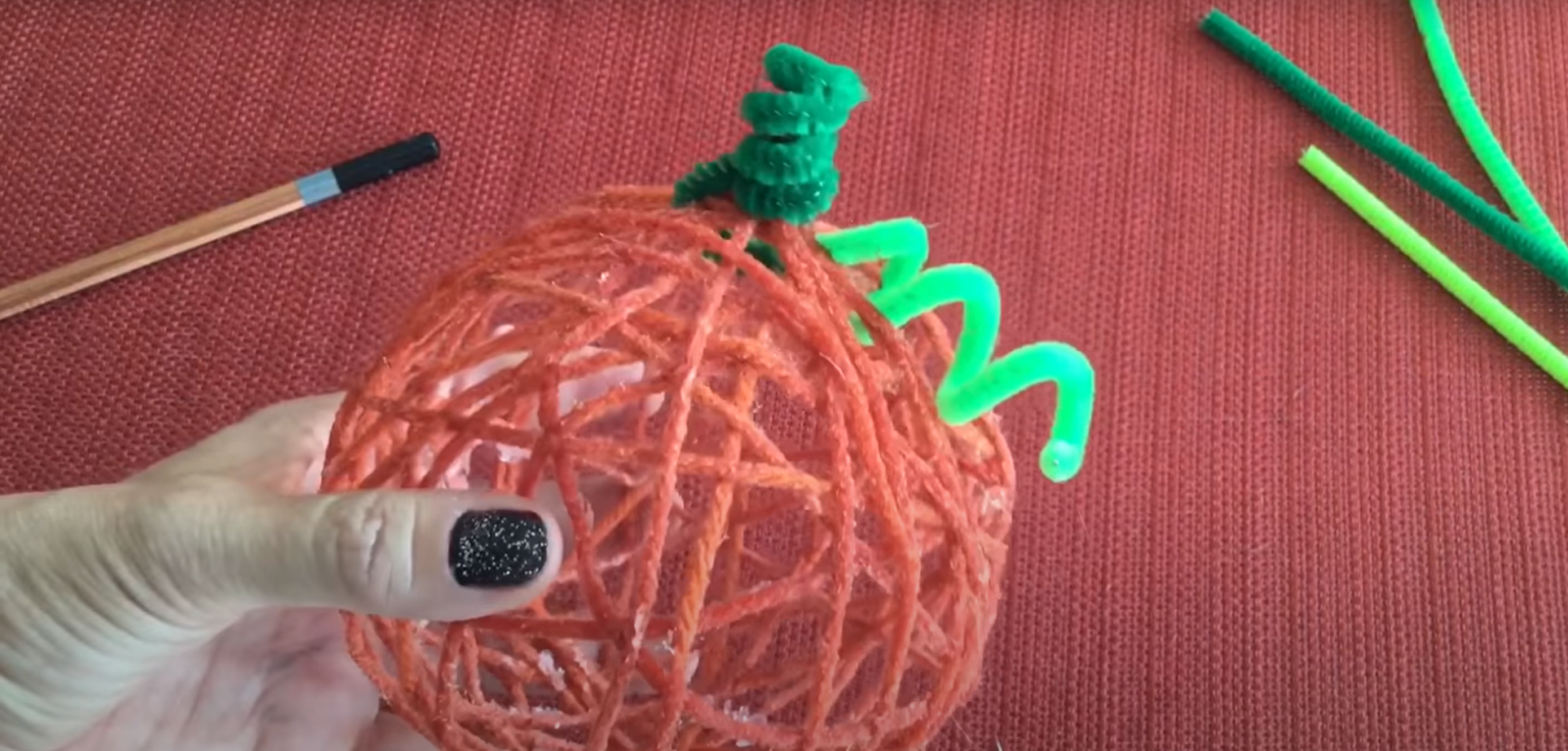 Fall: Yarn Pumpkin Craft | ABCmouse